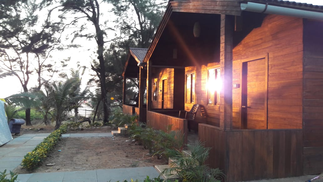 Beachside Wooden Cottages - Goabookers.com - Get your Goa Plans sorted!